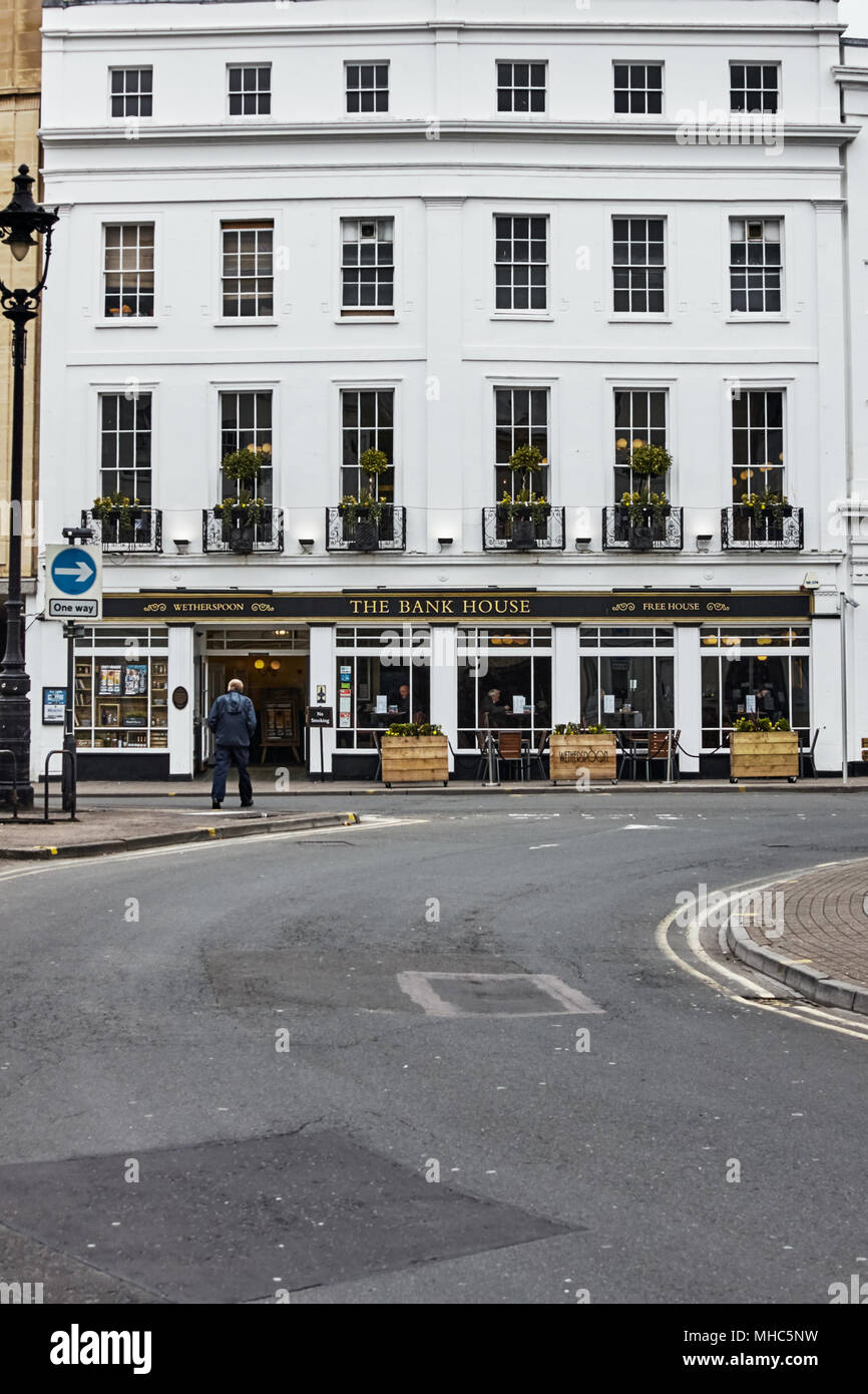 Wetherspoon pub bank house hi-res stock photography and images - Alamy