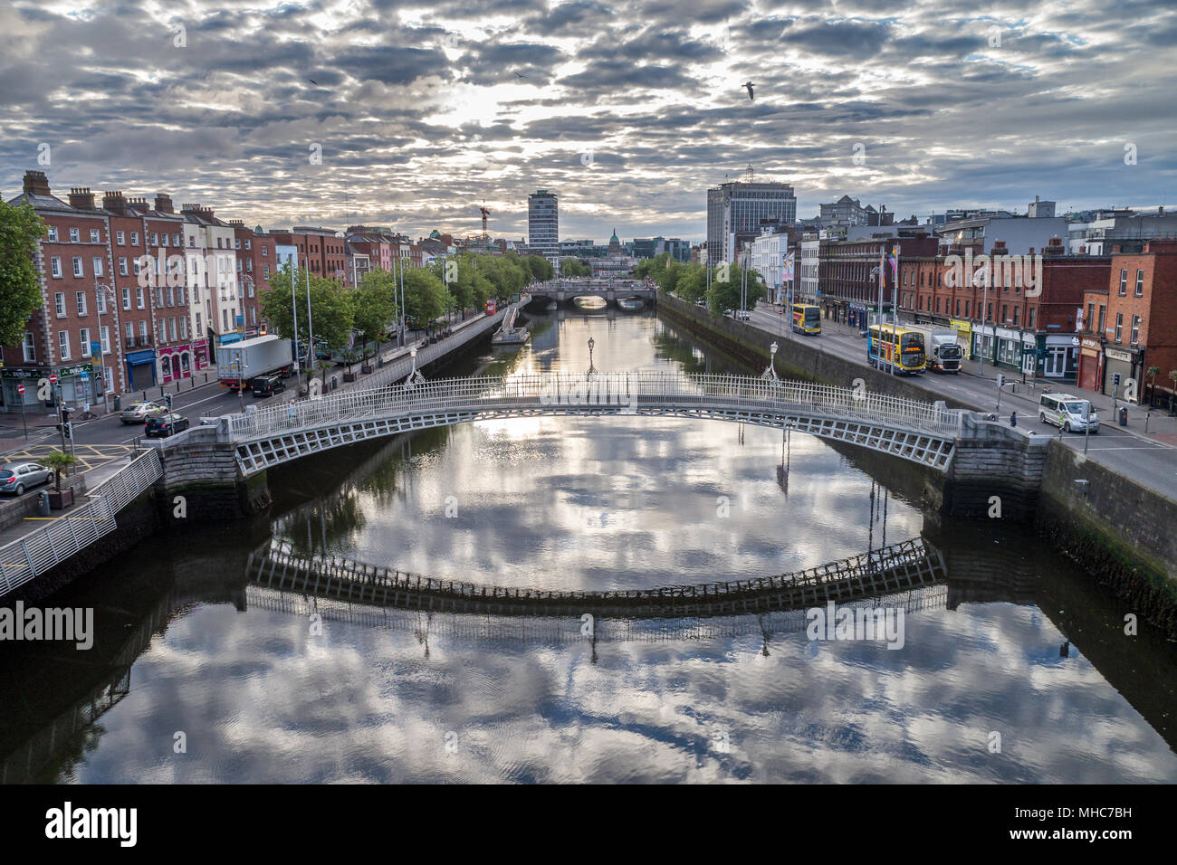 Ha'penny Bridge crossing Dublin's River Liffey Stock Photo - Alamy