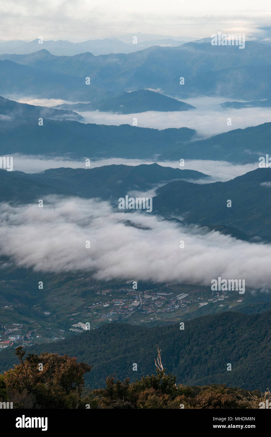 Early morning view from the Laban Rata Resthouse below the summit of Mt ...