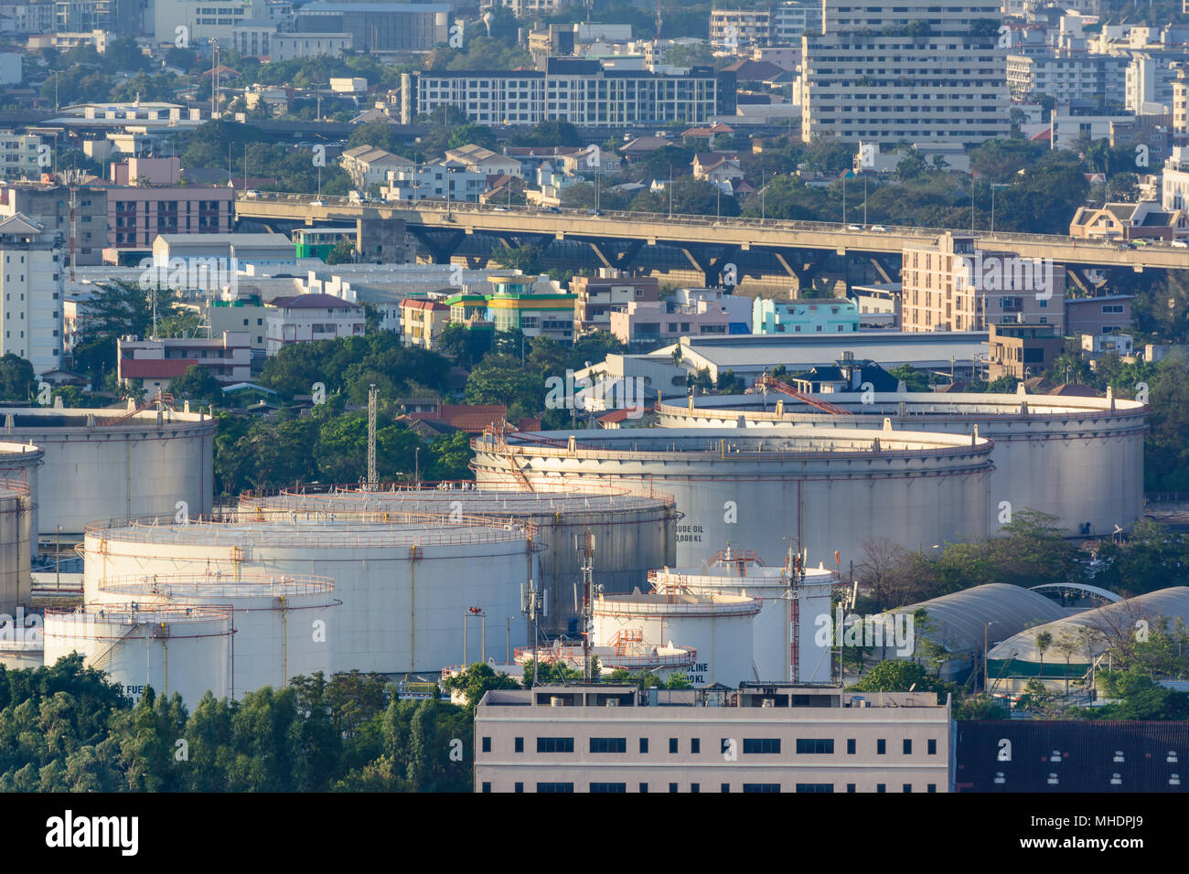 Oil and gas refinery area hi-res stock photography and images - Alamy