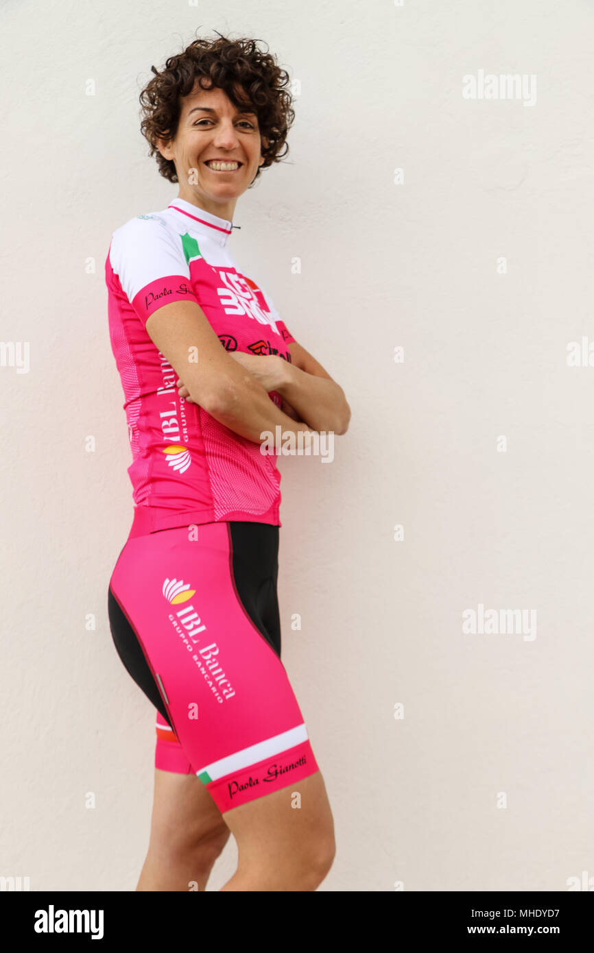 Paola Gianotti #iorispettoilciclista #ilgirodipaola Keep Brave Italian ...