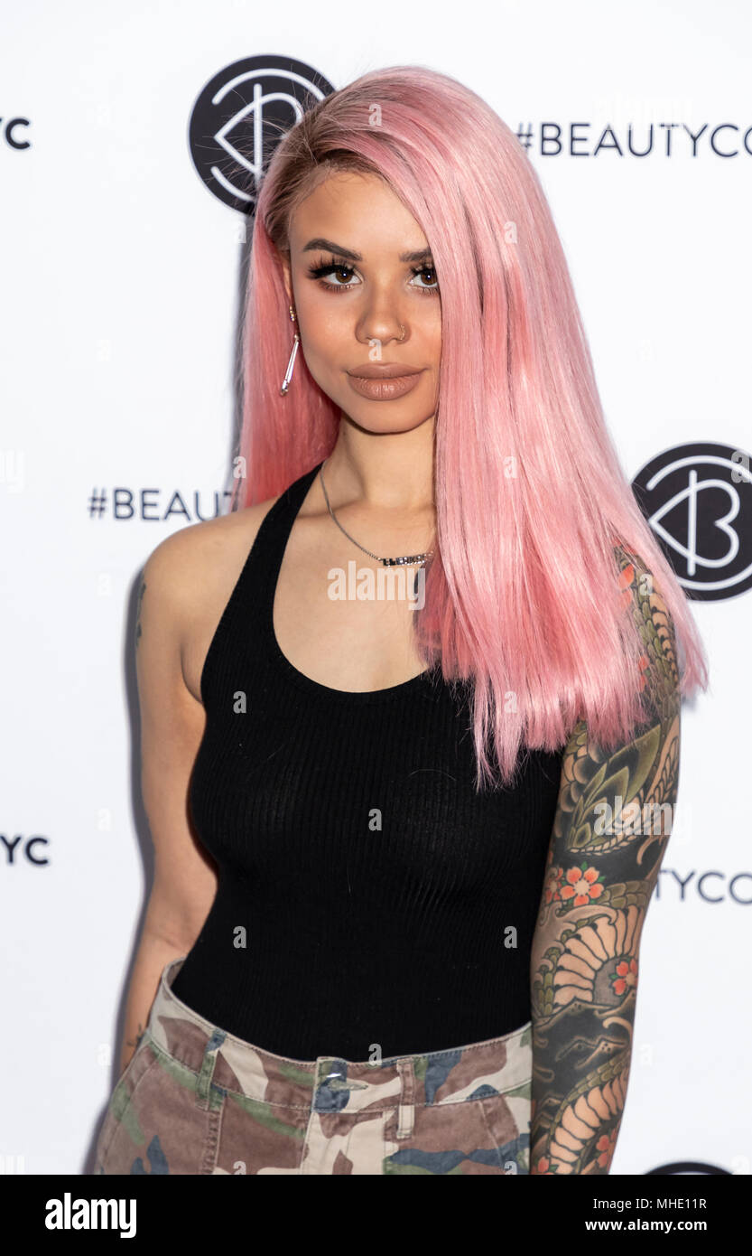 New York, NY, USA - April 21, 2018: Snitchery attends Beautycon ...