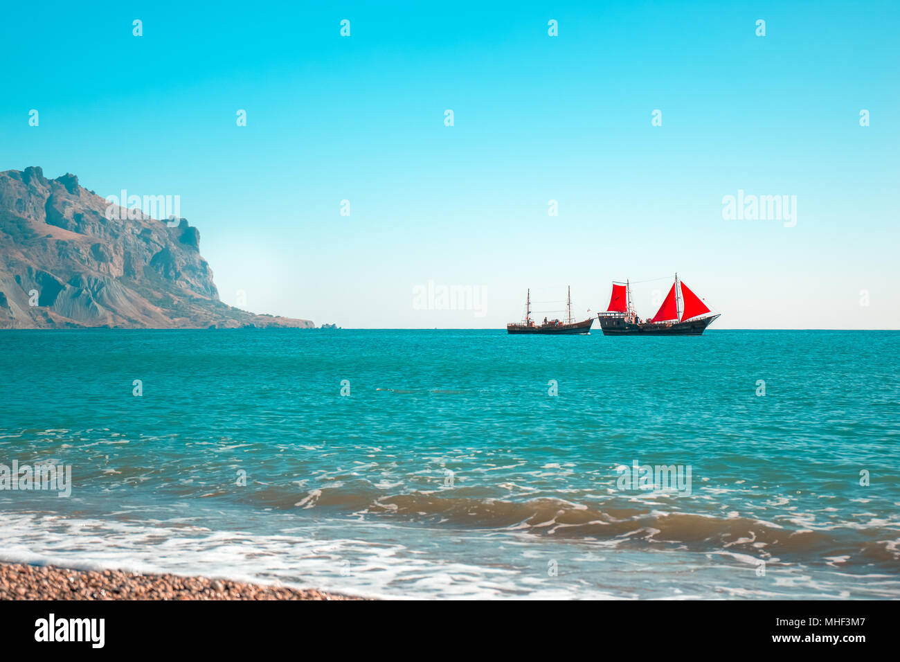 Two ships sail hi-res stock photography and images - Alamy