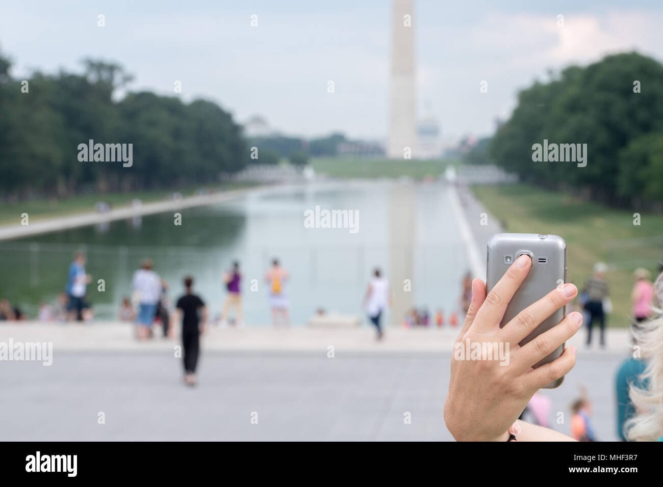 Selfie with smartphone at Washington Monument Obelisk in DC Mall ...