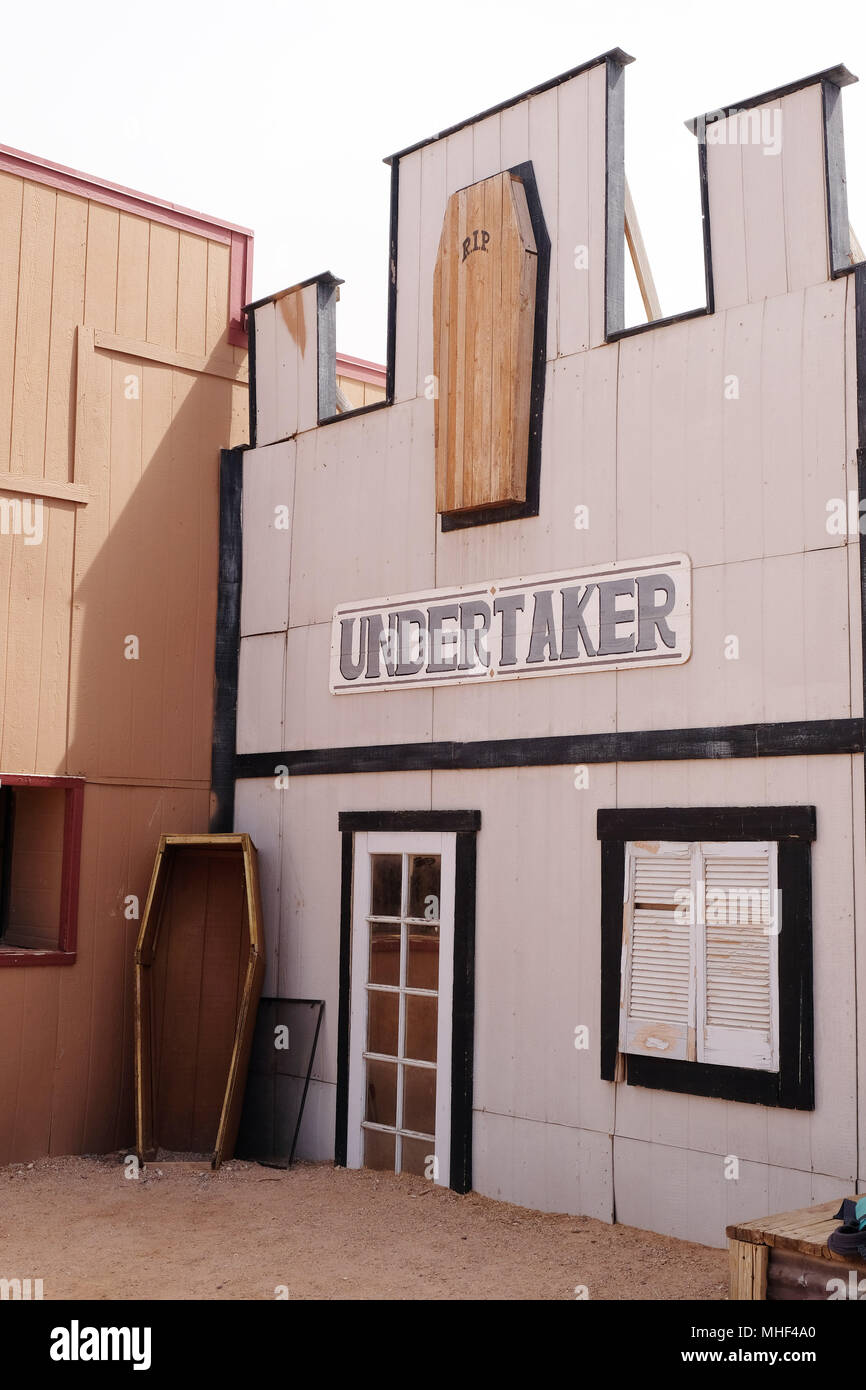 Wild west gun shop hi-res stock photography and images - Alamy