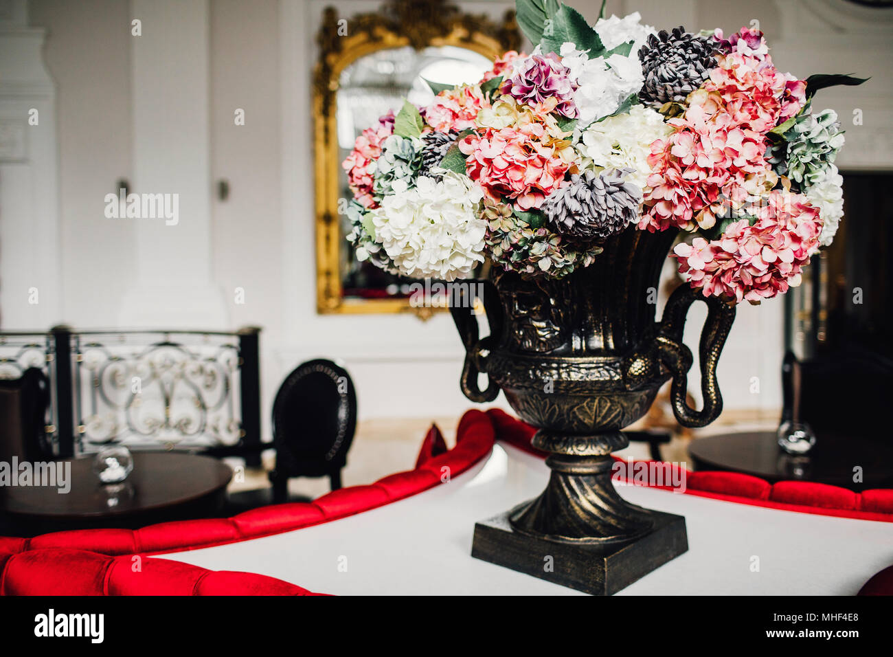 Watercolor indoor flowers hi-res stock photography and images - Alamy