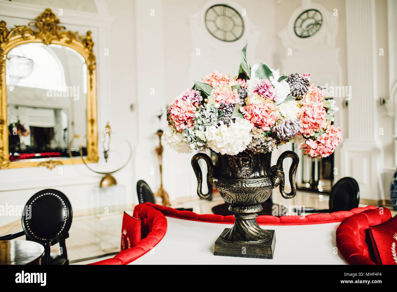 Watercolor indoor flowers hi-res stock photography and images - Alamy