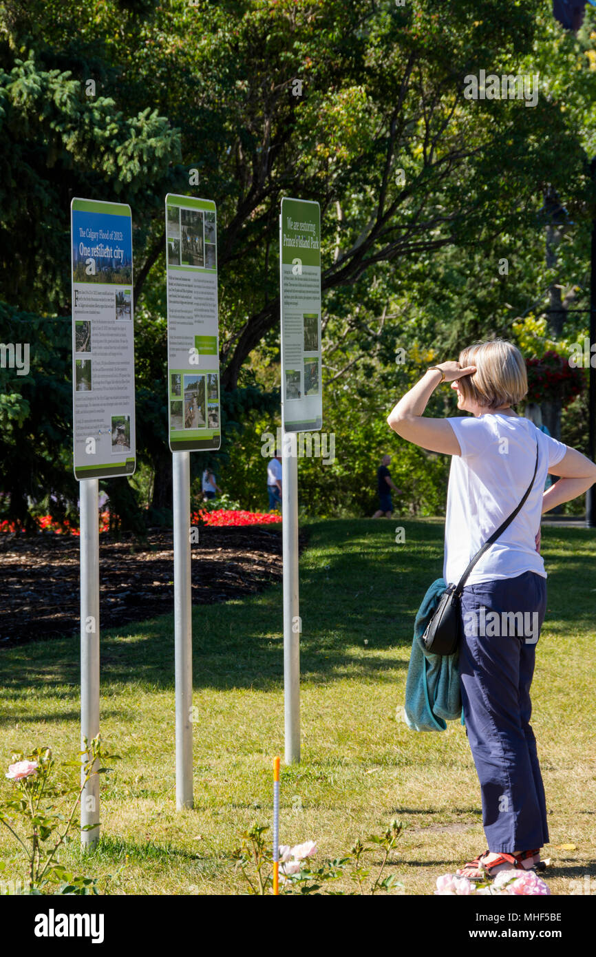 woman lost reading tourist sign in Canada Stock Photo - Alamy