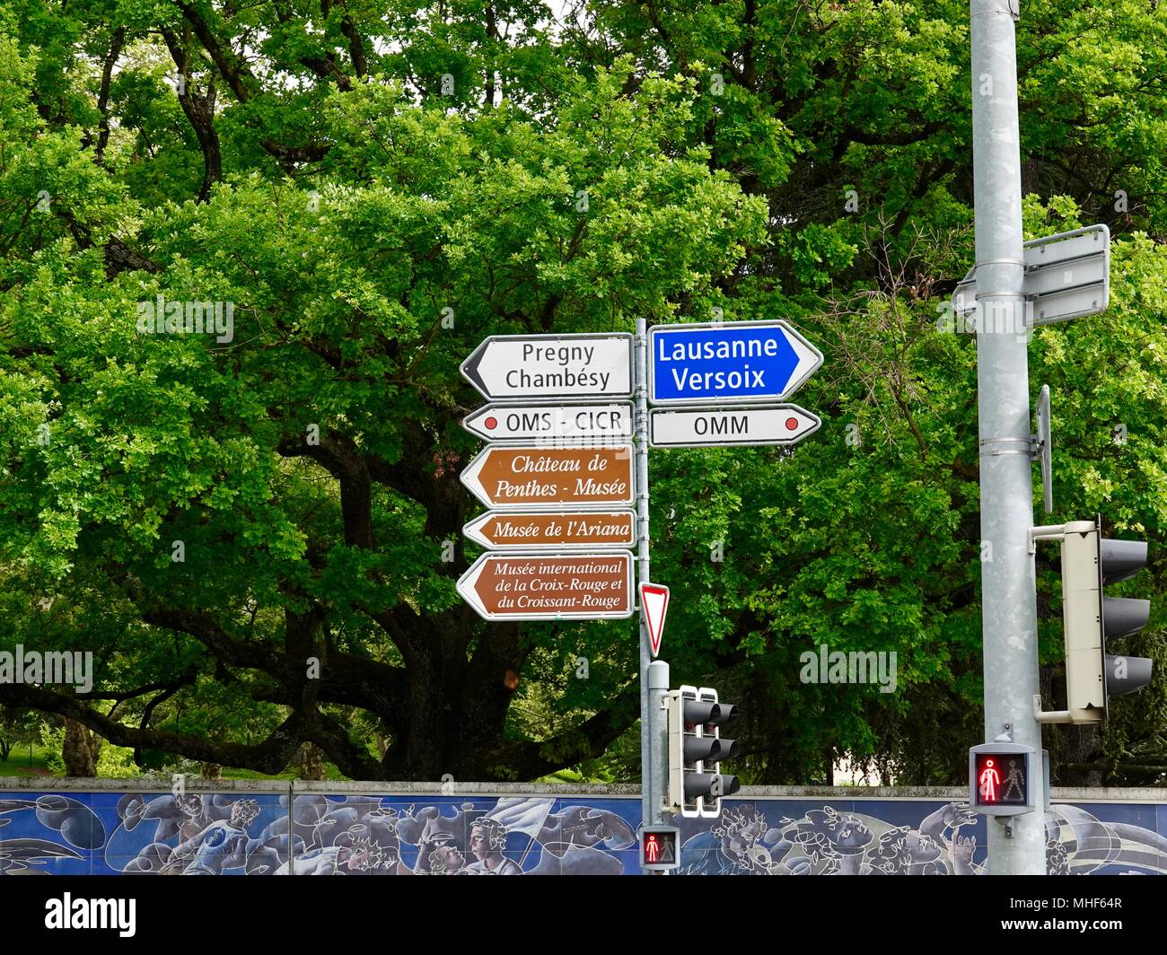 Street signs switzerland hi-res stock photography and images - Alamy