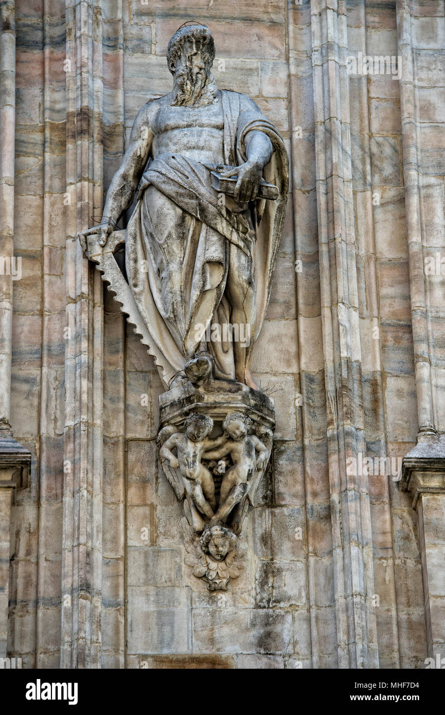 Milan Dome gothic Cathedral statue detail Stock Photo - Alamy