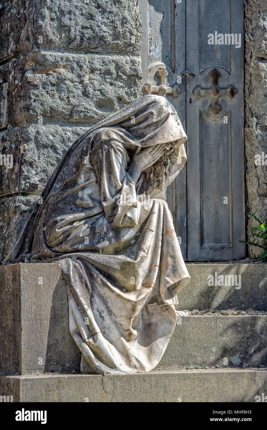 Memorial sculpture widow hi-res stock photography and images - Alamy