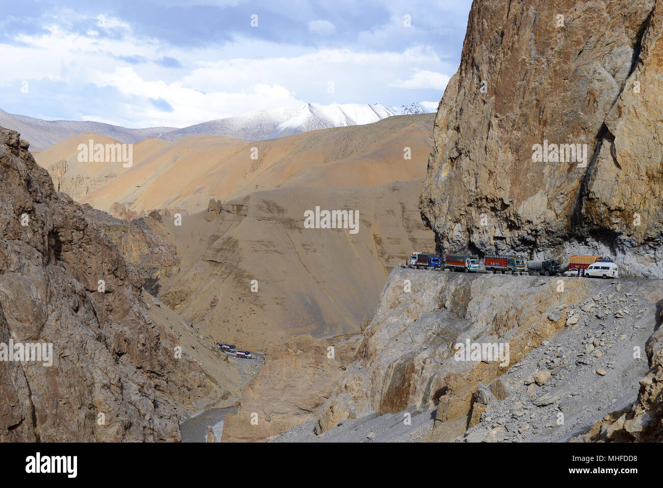 Beauty himalayan mountains vehicles hi-res stock photography and images ...