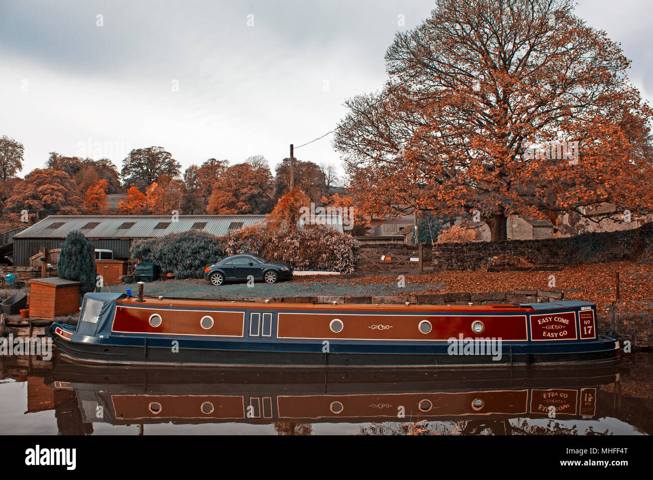Red barge hi-res stock photography and images - Alamy