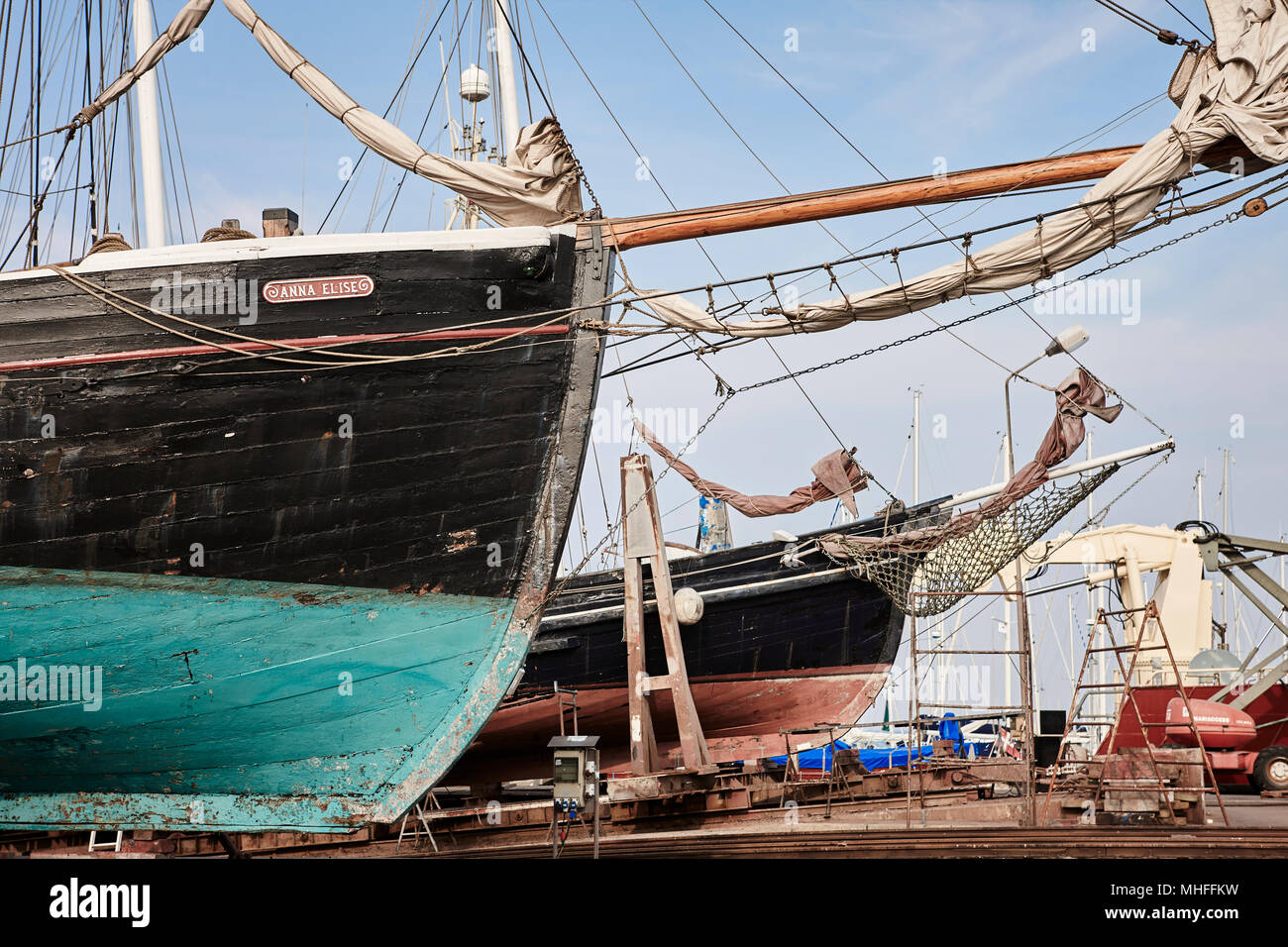 Harbor facilities and port environment Stock Photo - Alamy