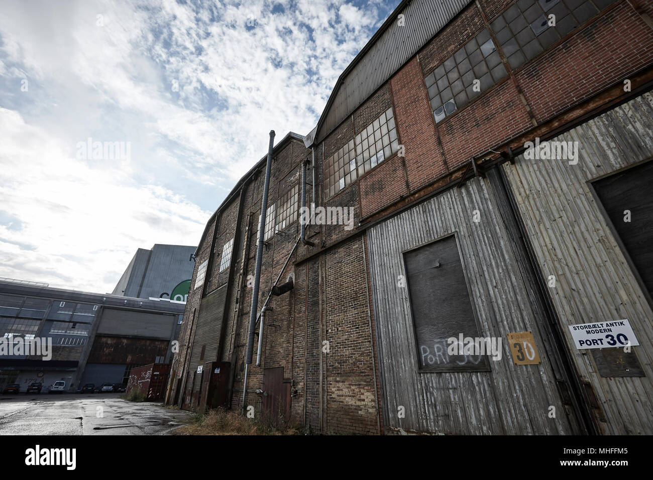 Harbor facilities and warehouse Stock Photo - Alamy