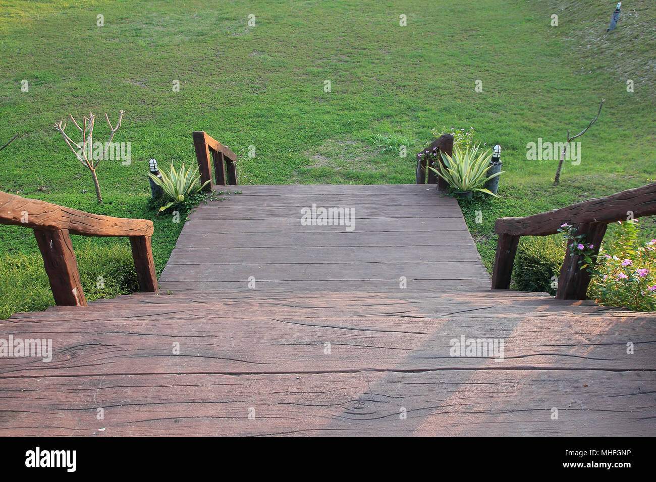 wood pathway in garden Stock Photo - Alamy