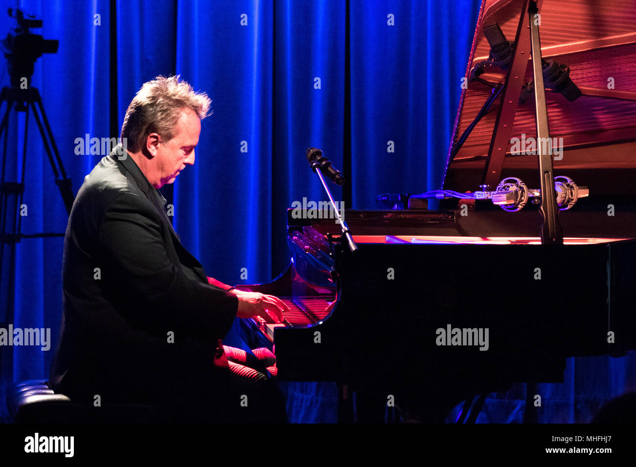 Grammy award-winning musician Peter Kater invites the audience to take ...