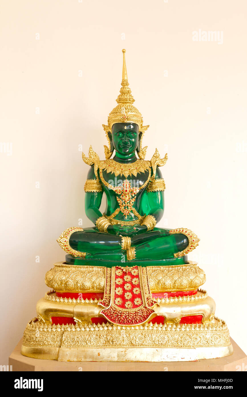 Emerald buddha image in thai temple Stock Photo - Alamy