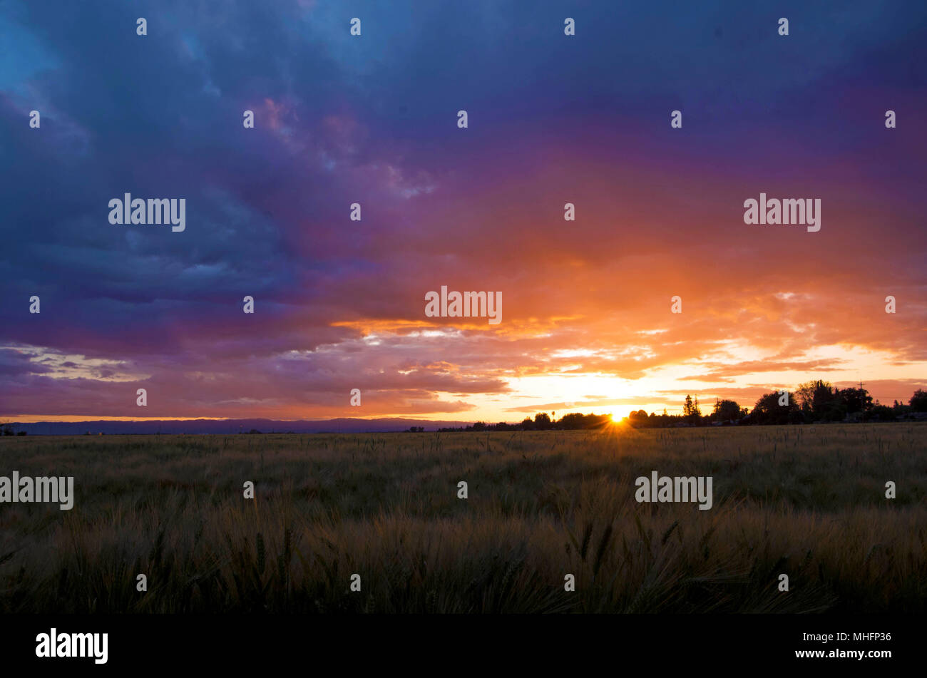 Sun sets right hi-res stock photography and images - Alamy