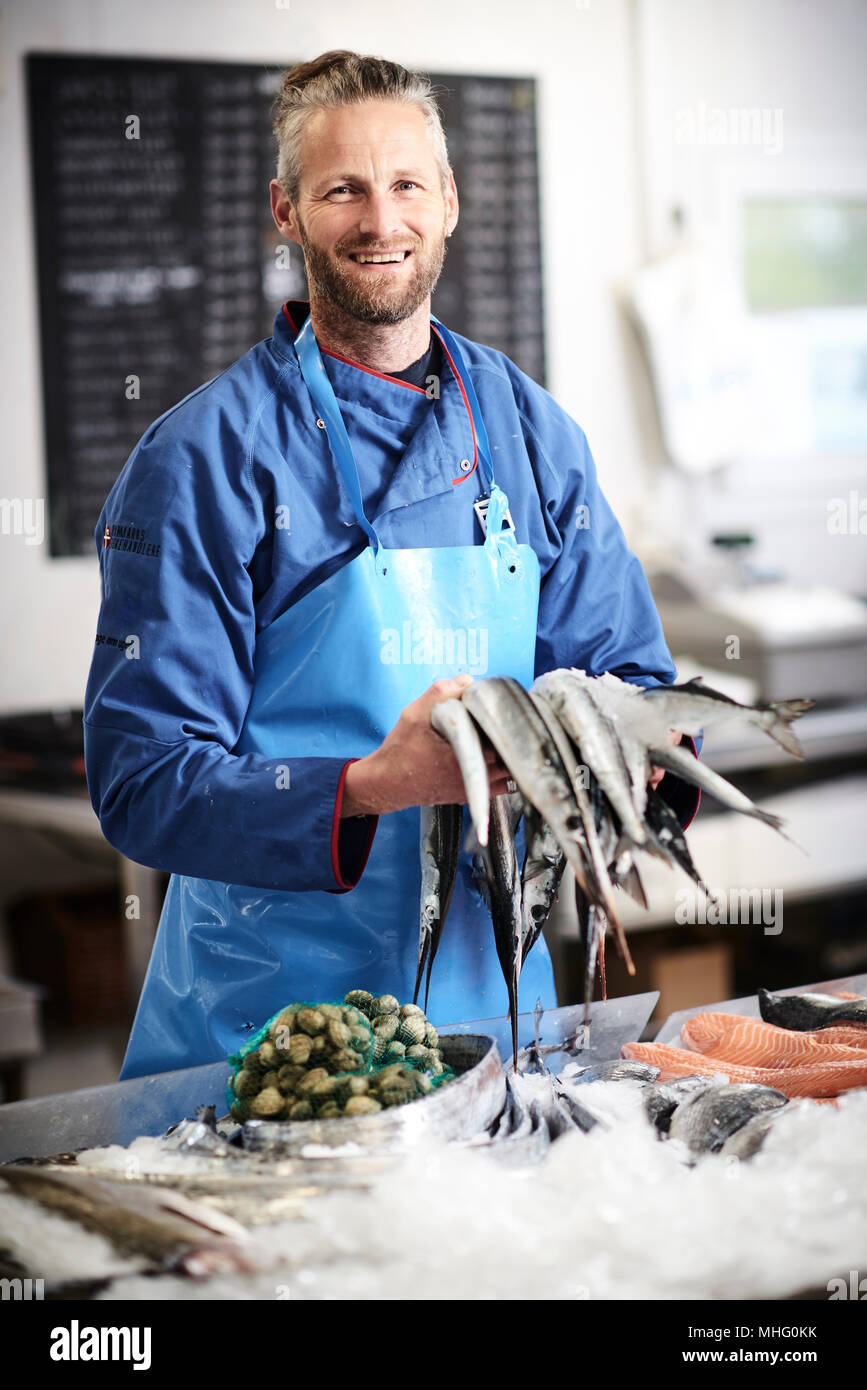 Fresh fish in a fishshop Stock Photo - Alamy