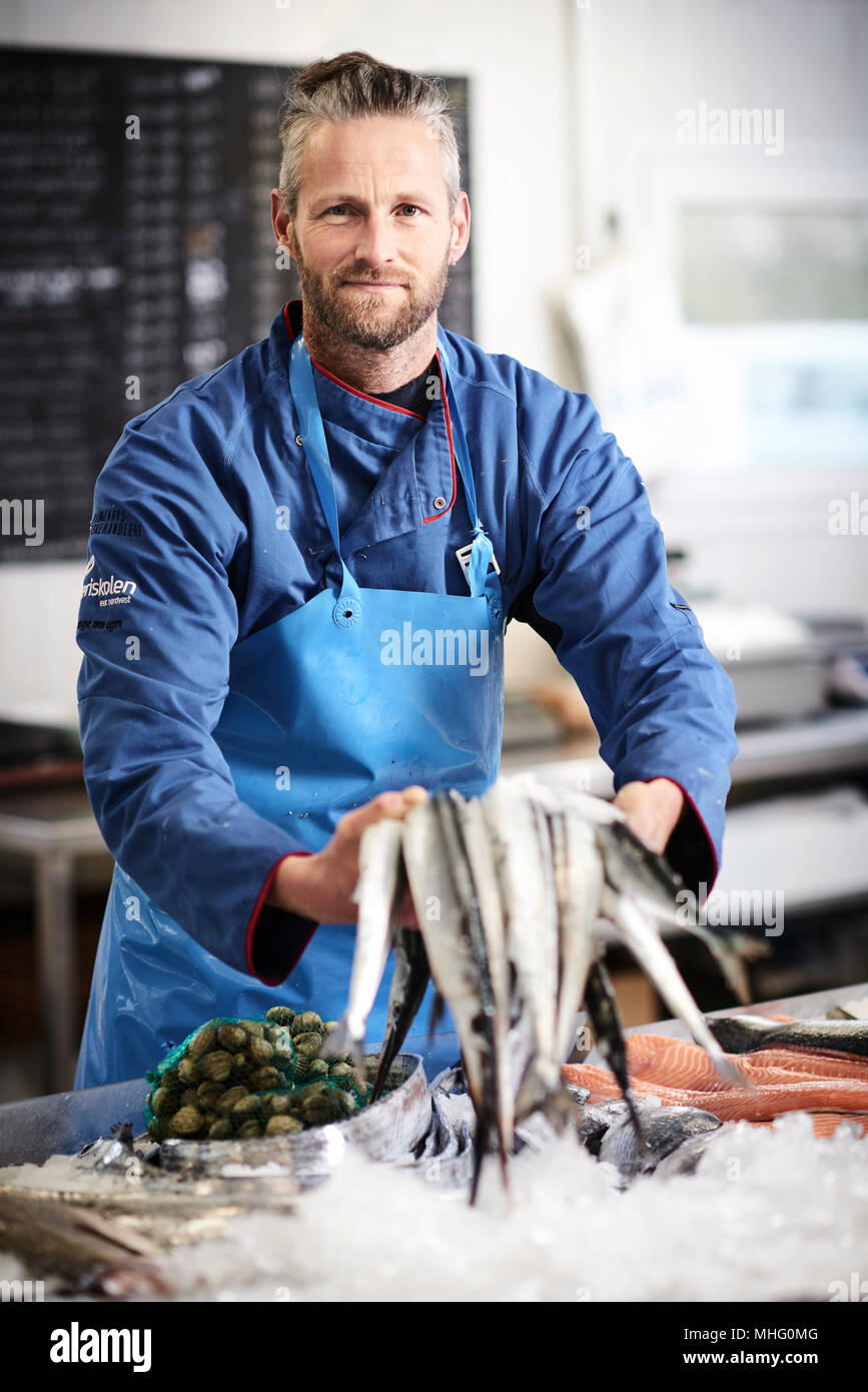 Fresh fish in a fishshop Stock Photo - Alamy