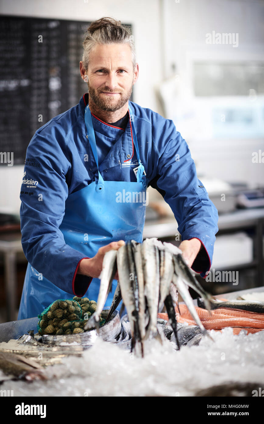 Fresh fish in a fishshop Stock Photo - Alamy