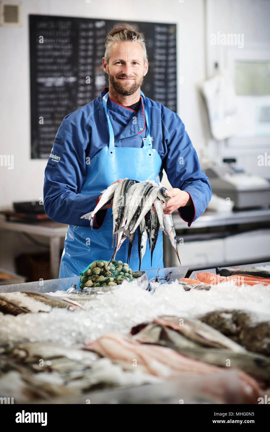 Fresh fish in a fishshop Stock Photo - Alamy