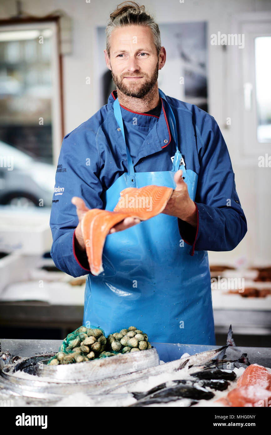 Fresh fish in a fishshop Stock Photo - Alamy