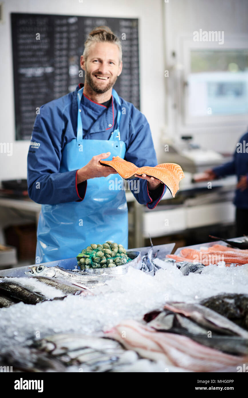 Fresh fish in a fishshop Stock Photo - Alamy