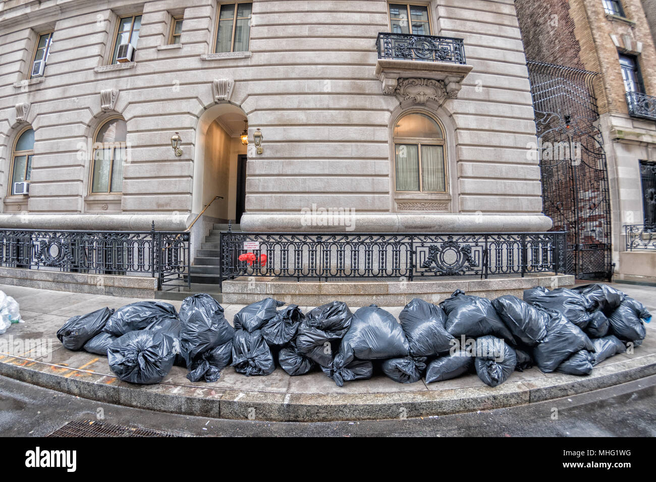 Garbage bags pile new york hi-res stock photography and images - Alamy