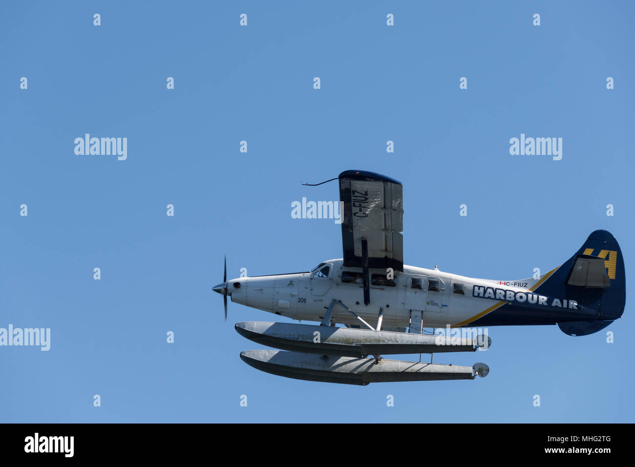 Propeller driven seaplane hi-res stock photography and images - Alamy