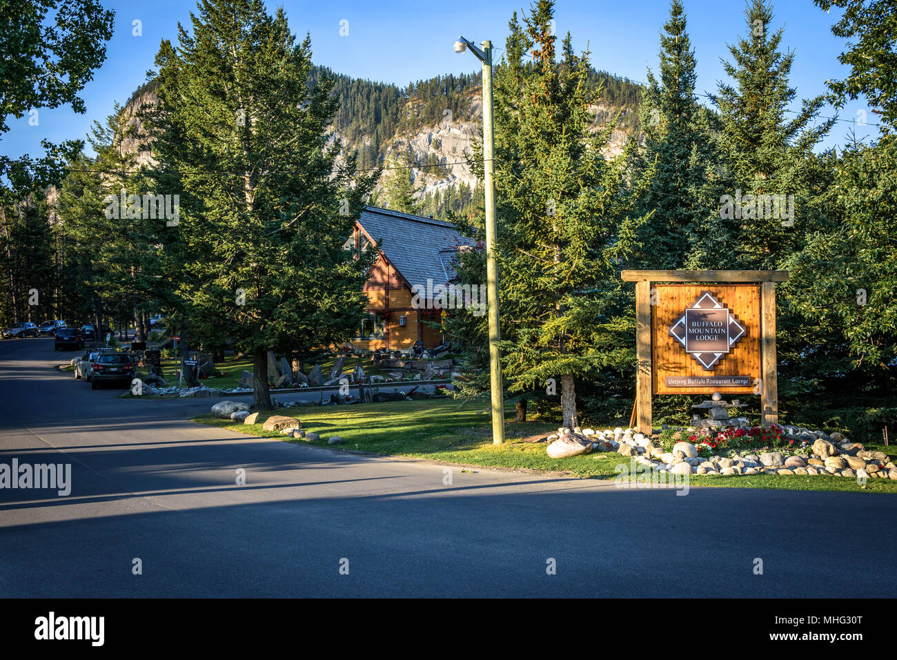 Buffalo Mountain Lodge Banff with the sign out front Stock Photo - Alamy