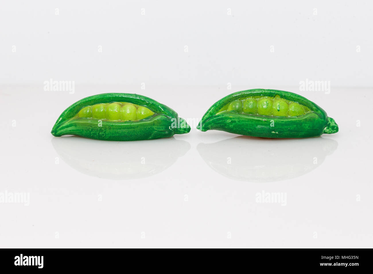 green pea pod shaped salt and pepper shaker set Stock Photo - Alamy