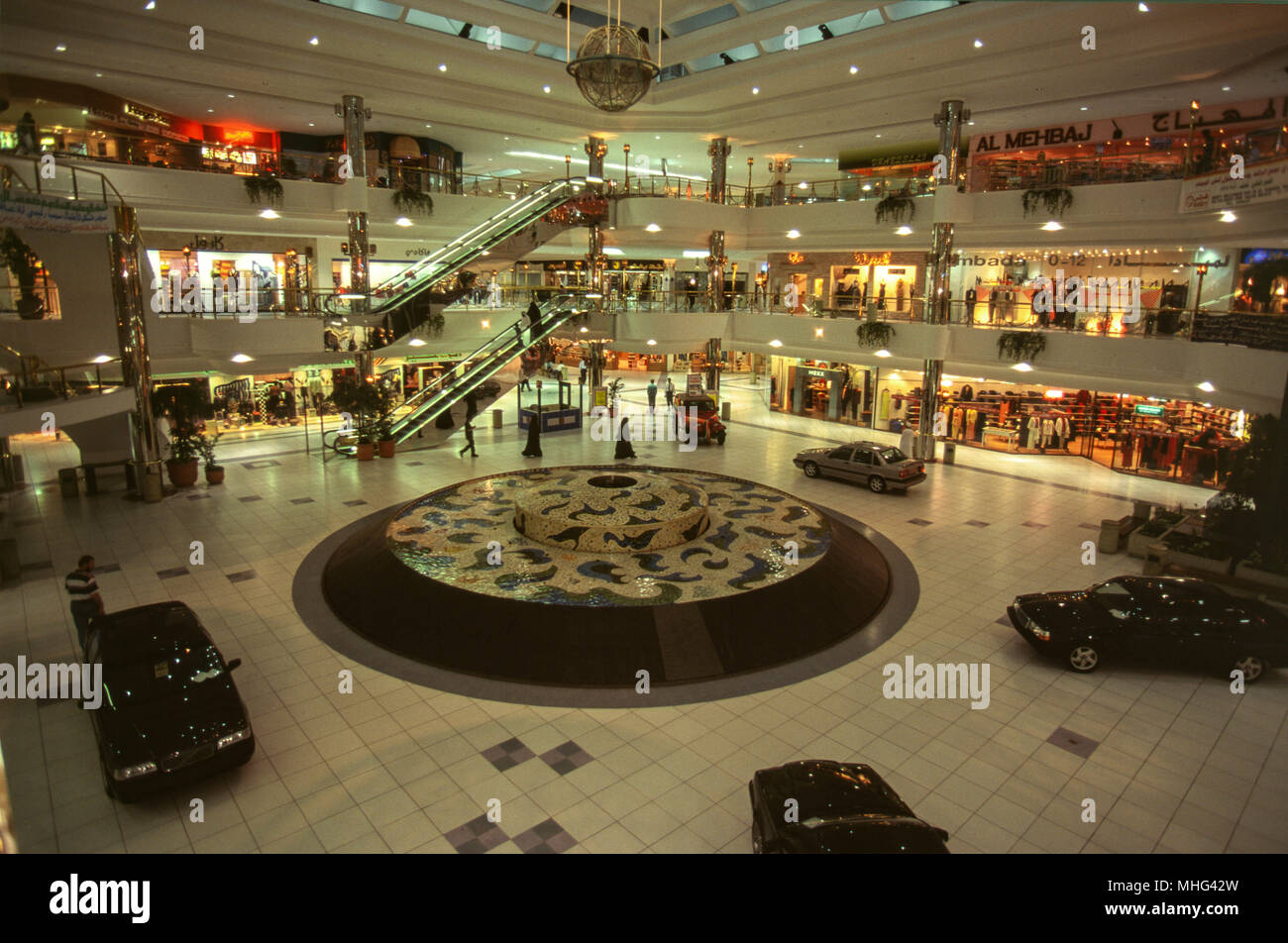 Shopping at a shopping mall in Riyadh, Saudi Arabia Stock Photo - Alamy