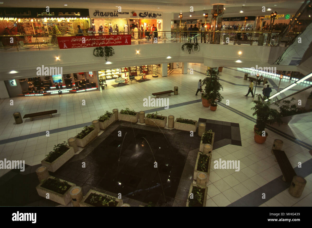 Shopping at a shopping mall in Riyadh, Saudi Arabia Stock Photo - Alamy
