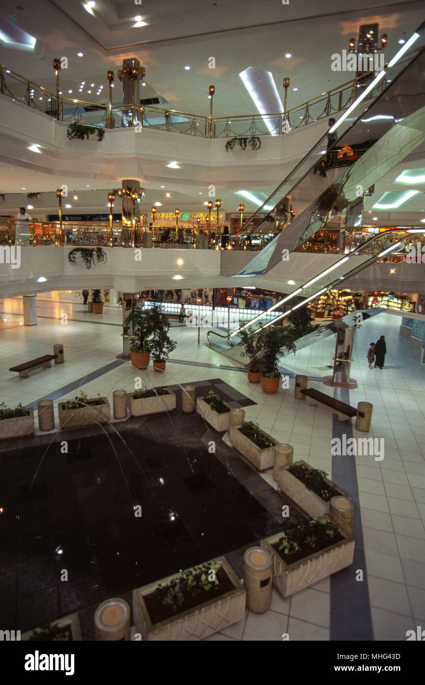 Shopping at a shopping mall in Riyadh, Saudi Arabia Stock Photo - Alamy