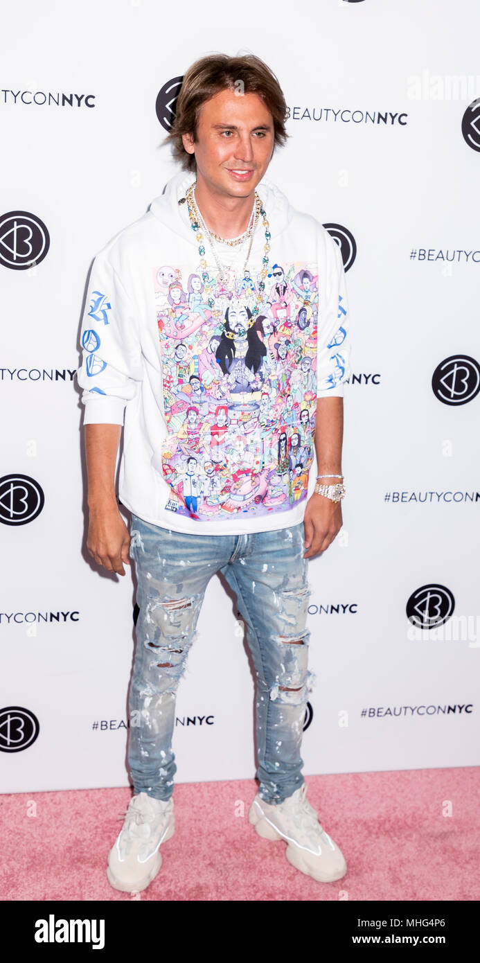 New York, Ny, USA. 21st Apr, 2018. Jonathan Cheban attends Beautycon ...