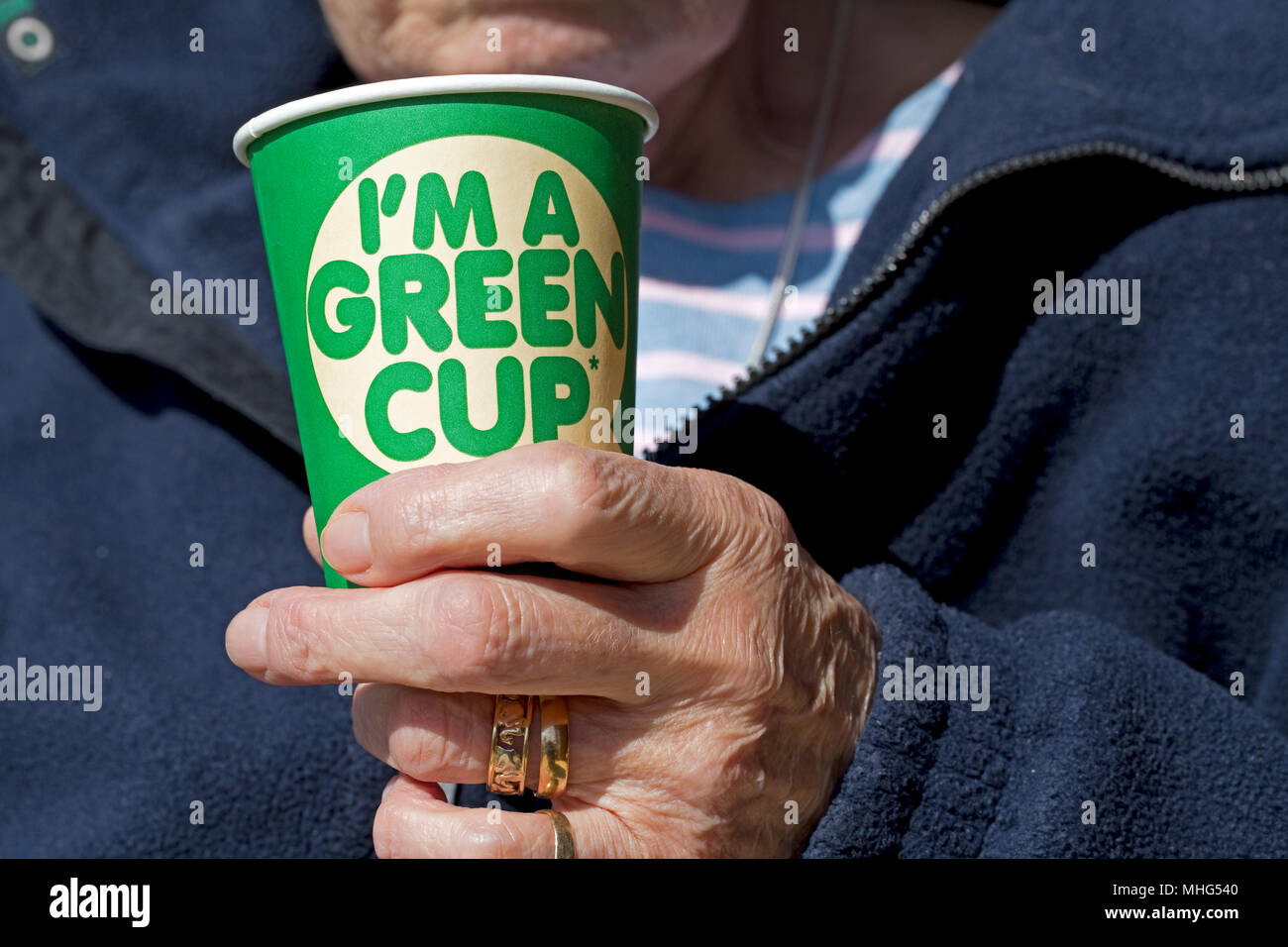 100% compostable Green recyclable coffee cups made with no plastic UK ...