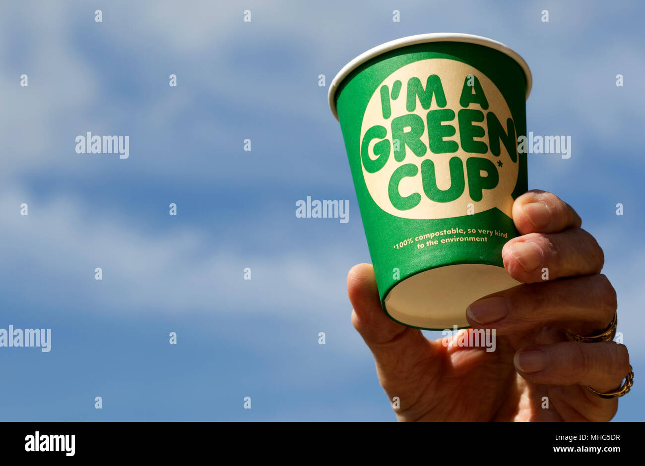 100% compostable Green recyclable coffee cups made with no plastic UK ...