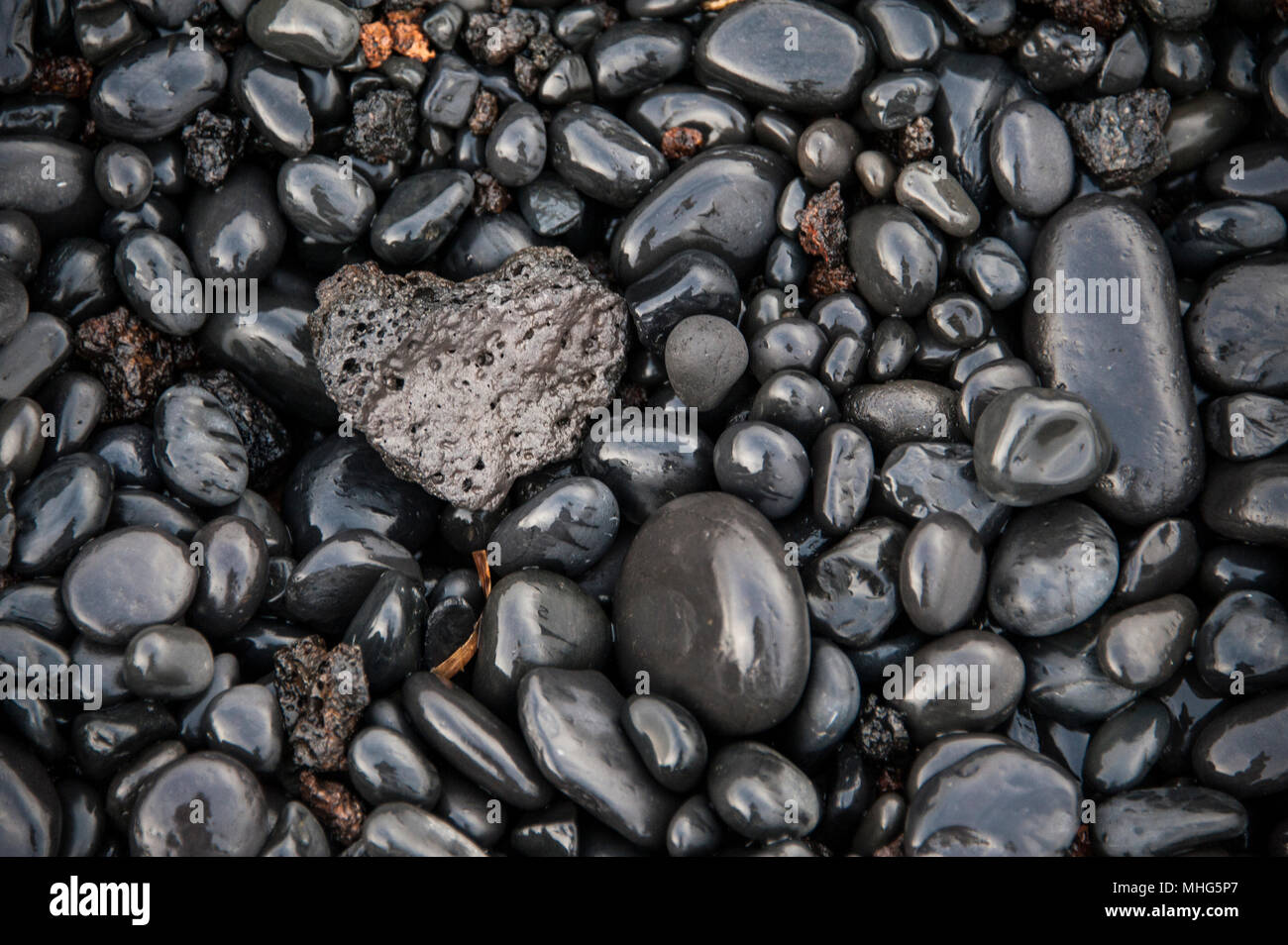 Wet rock texture hi-res stock photography and images - Alamy