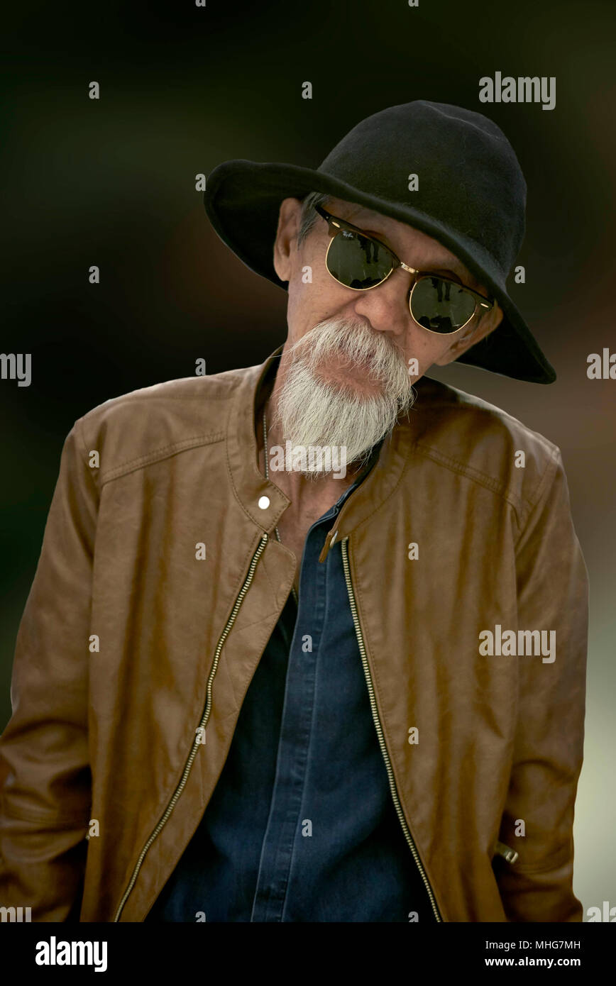 Plain background man hi-res stock photography and images - Alamy