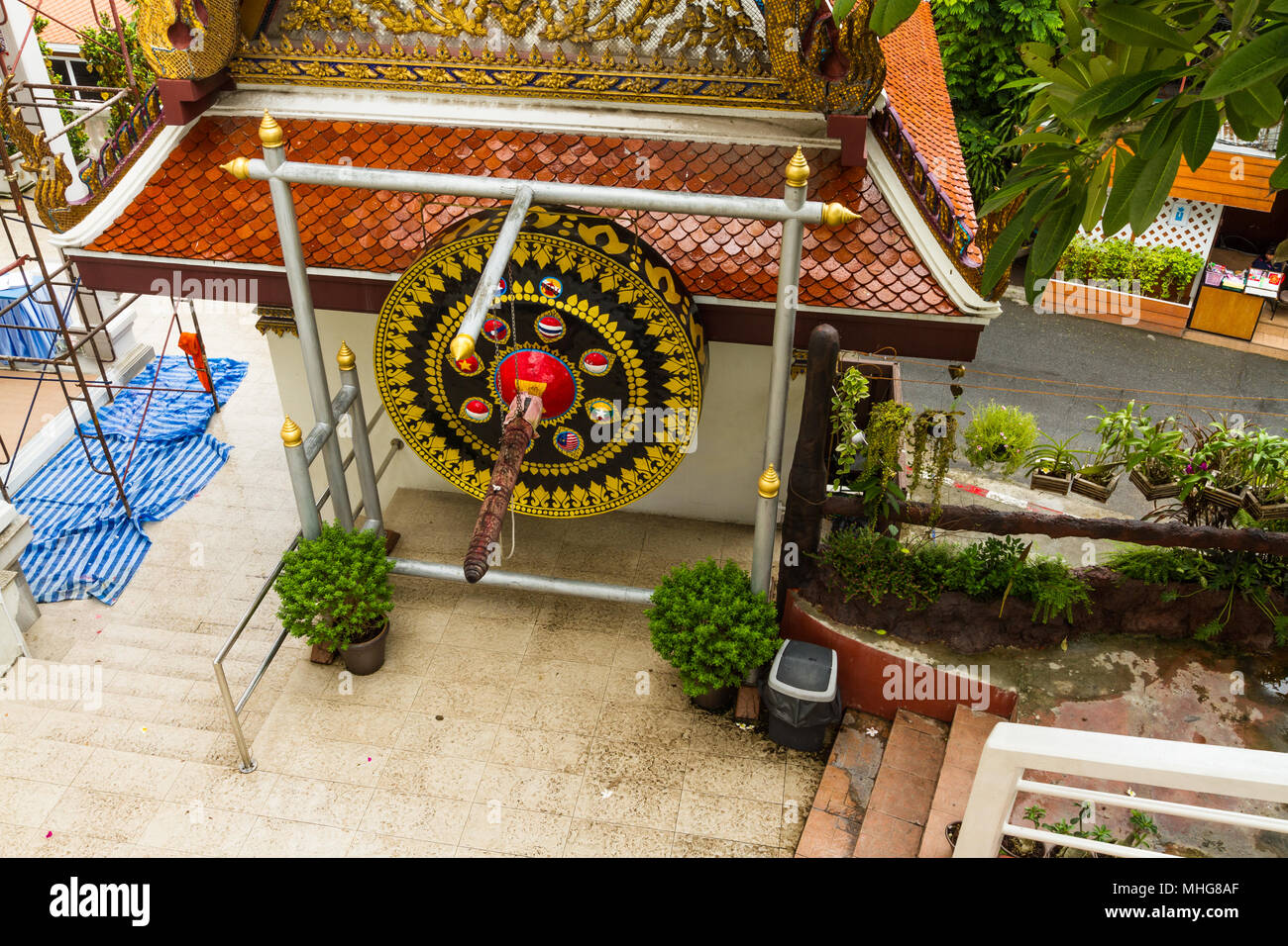 Gong in buddhist temple hi-res stock photography and images - Alamy