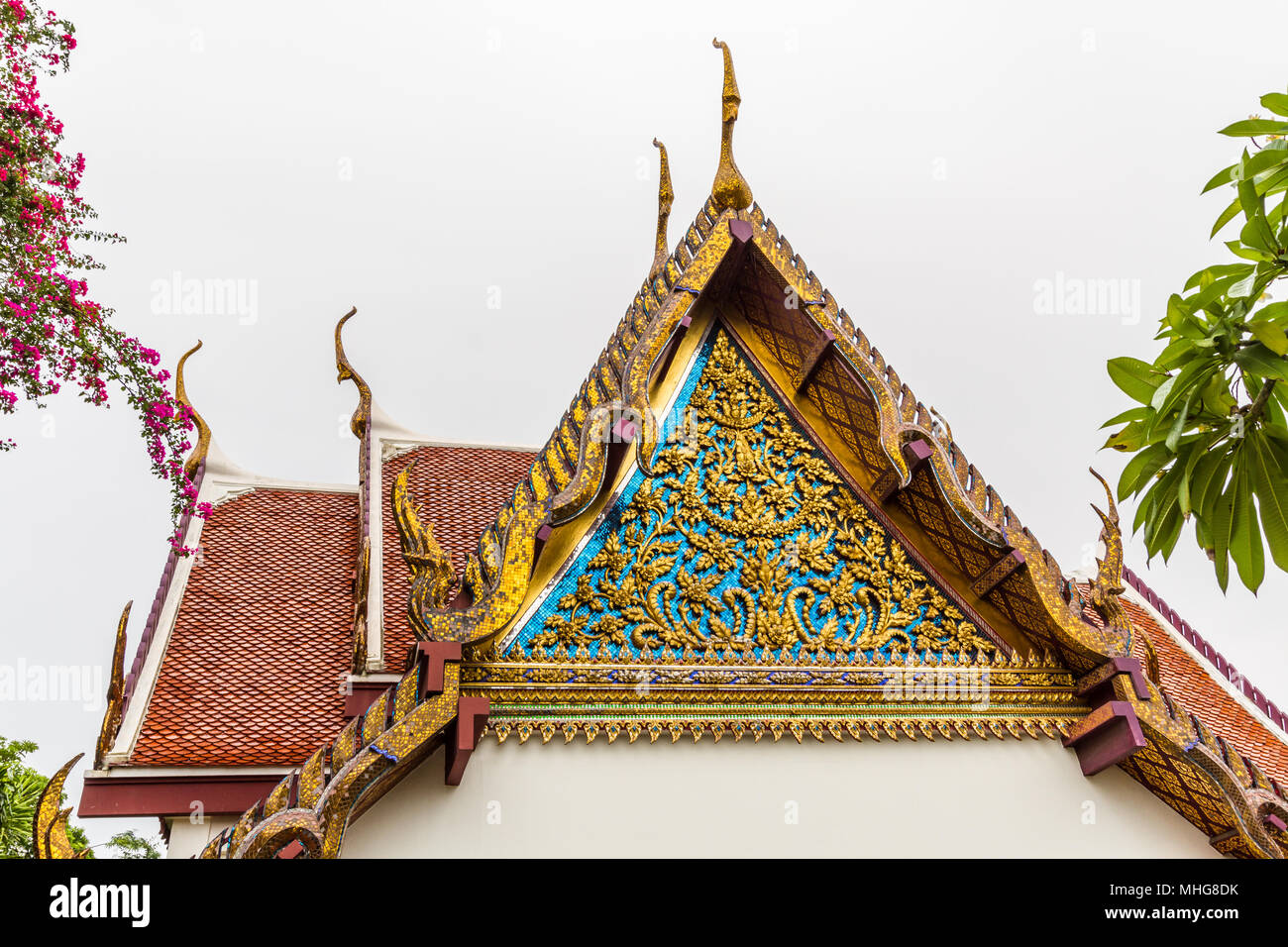 Thailand temple roof bangkok finials hi-res stock photography and ...
