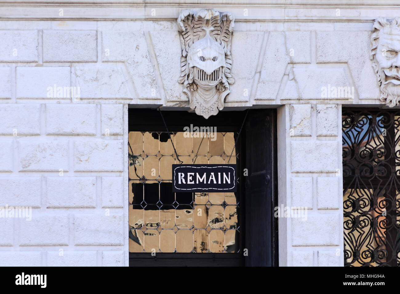 Marble crypt hi-res stock photography and images - Alamy