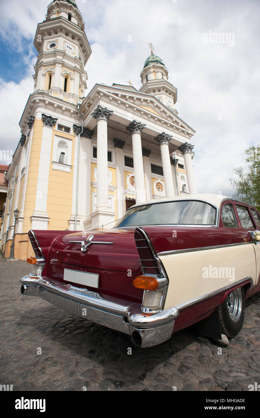 Car buildings background hi-res stock photography and images - Alamy
