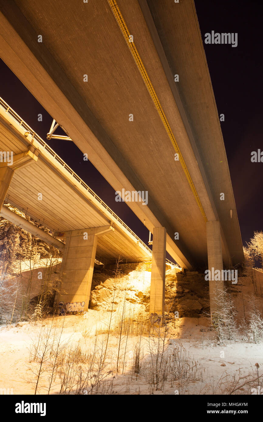 Under highway bridge hi-res stock photography and images - Alamy