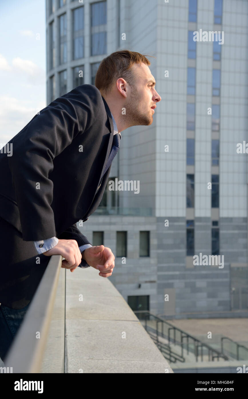 Smiling looking forward young hi-res stock photography and images - Alamy