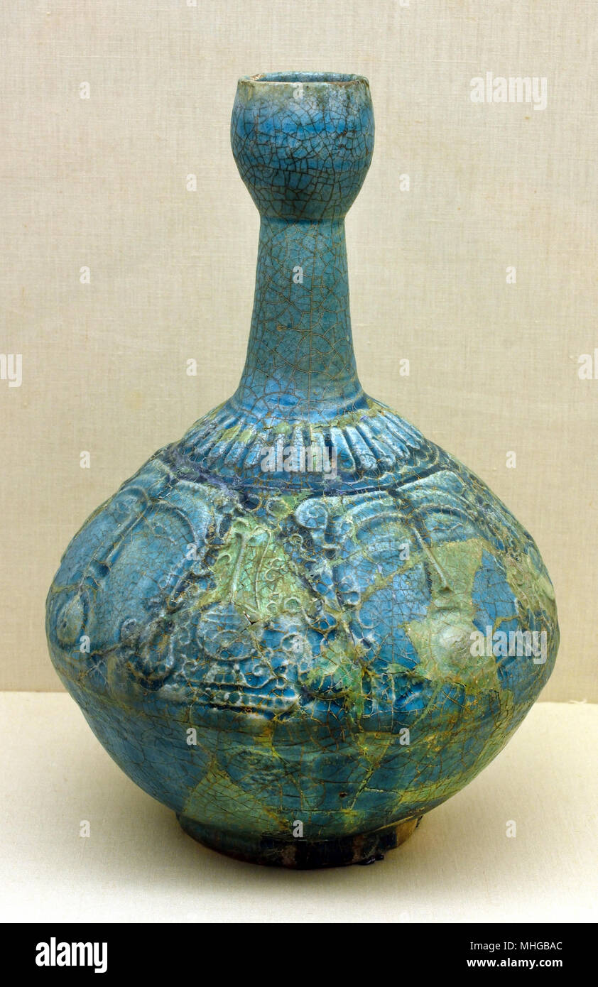 Persian ceramics hi-res stock photography and images - Alamy