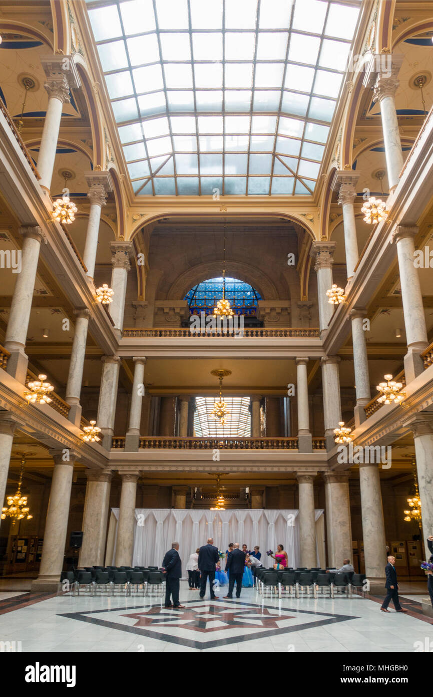 Indianapolis Indiana capitol building Stock Photo - Alamy