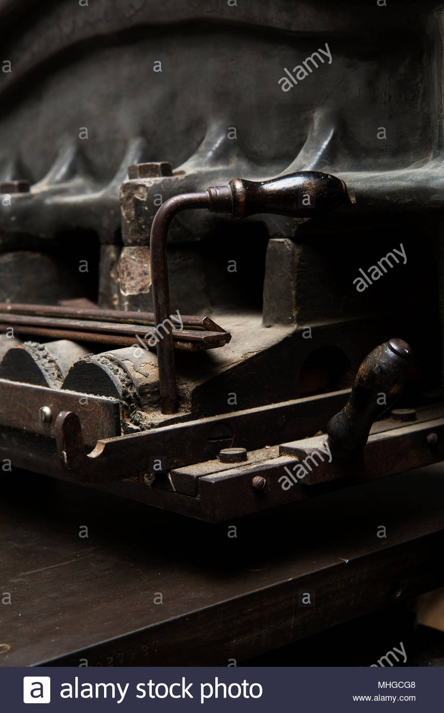 Book Binding Machine Stock Photos & Book Binding Machine Stock Images ...